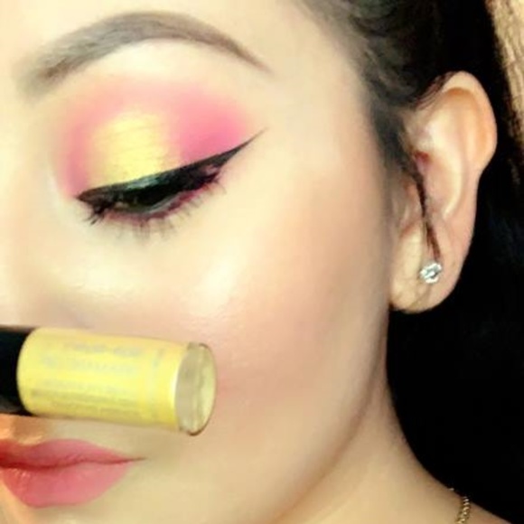 Styli-Style | Makeup | Dramatic Dip Loose Eyeshadow Sunshine | Poshmark
